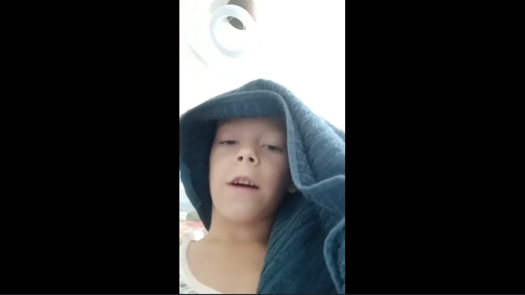 смотрю свои старые видео в основном там только позор