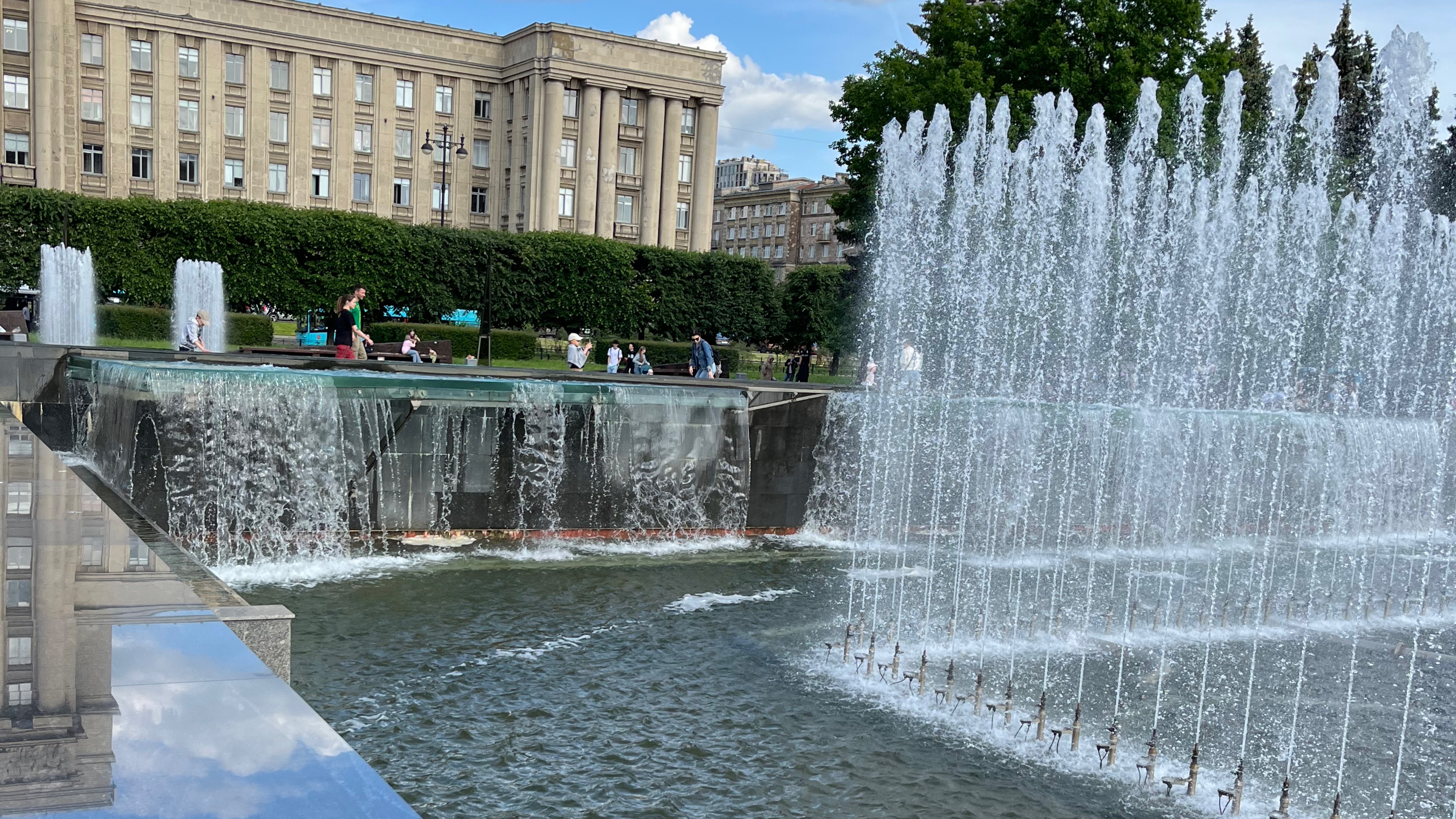 Санкт- Петербург. Московский проспект. Национальная библиотека и Дом Советов