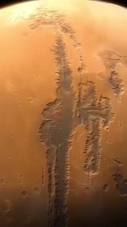 Самый крупный каньон в Солнечной системе