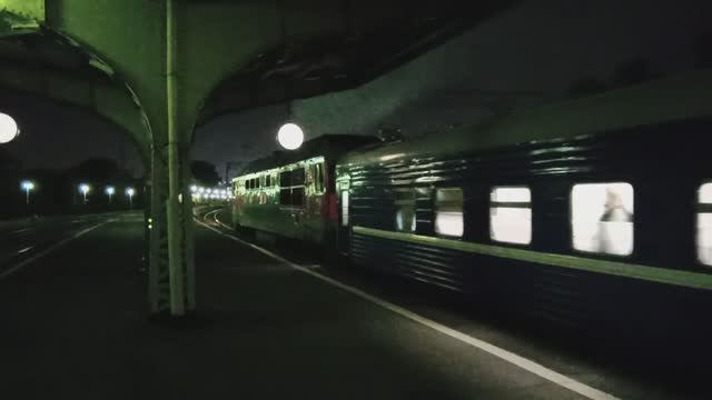 ТЭП70-0355 отправляется с Витебского вокзала с поездом № 249 СПб — Минск