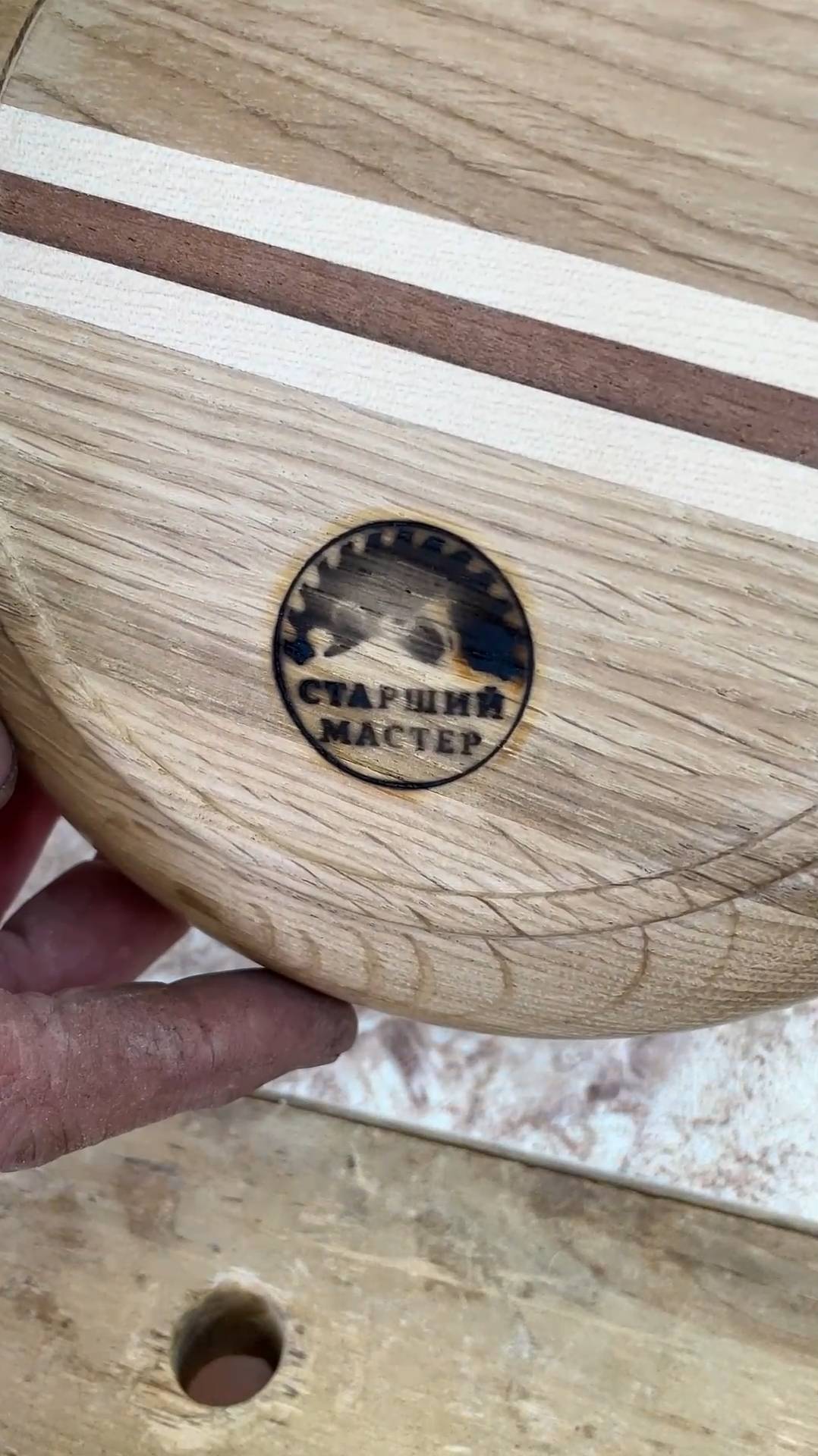 Тарелка из дуба