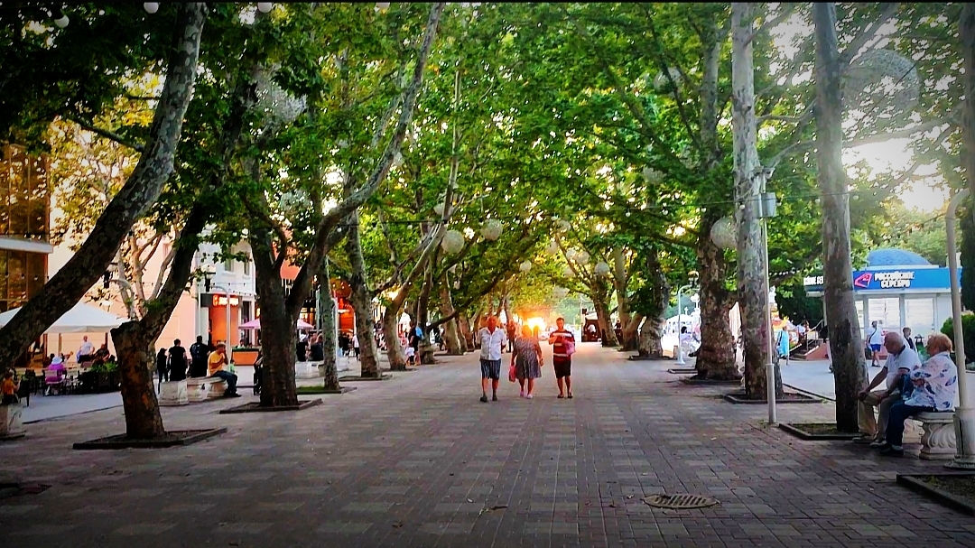 Прогулка по набережной. Первый вечер