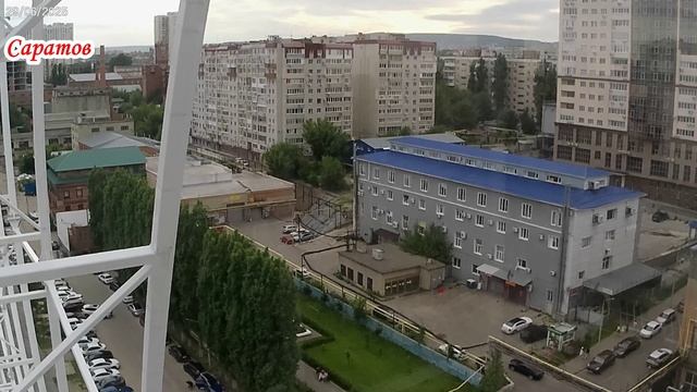 На новом колесе обозрения в Саратове 29 июня 2025 года