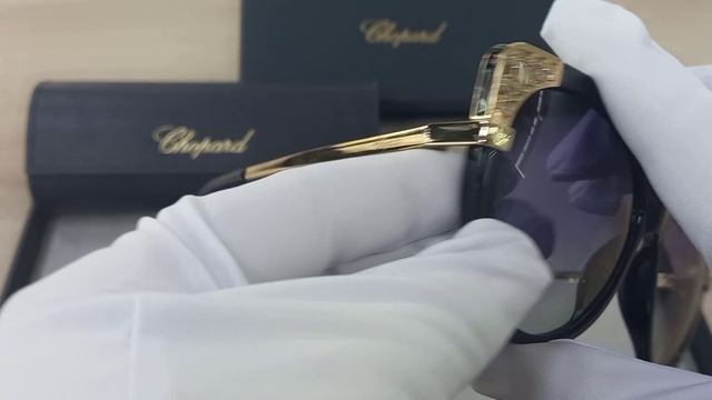 Солнцезащитные очки Chopard 233 700