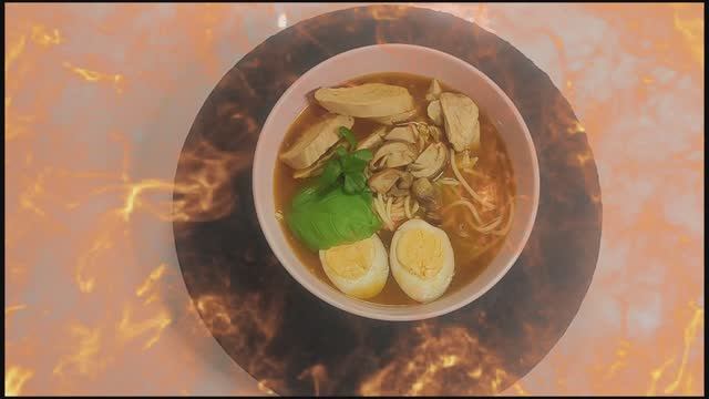 Попробовала готовую основу для рамэн "ЧИМ ЧИМ" с белыми грибами и маринованными яйцами. Вкусно.