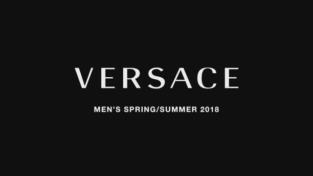Показ мужской коллекции Versace весна-лето 2018