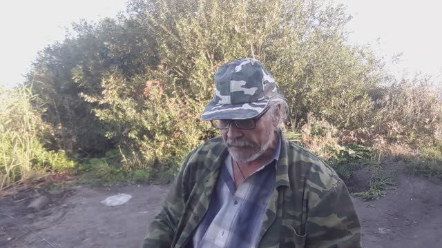 Жизнь в деревне - Сегодня на рыбалку с удочкой: Карась в камышах на поплавочную удочку