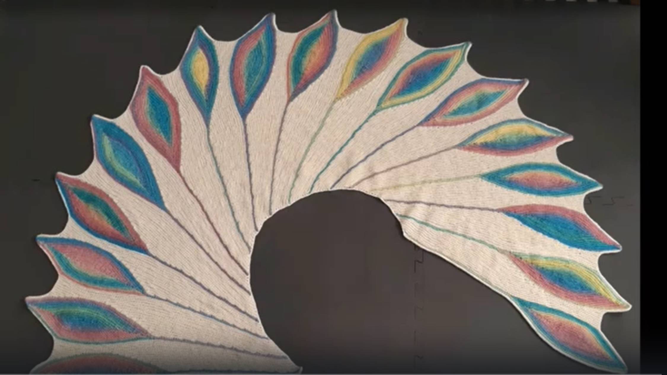 Накидка-шаль - шаль-из трикотажных листов-пошаговое руководство-на двух спицах-пошагово часть #2