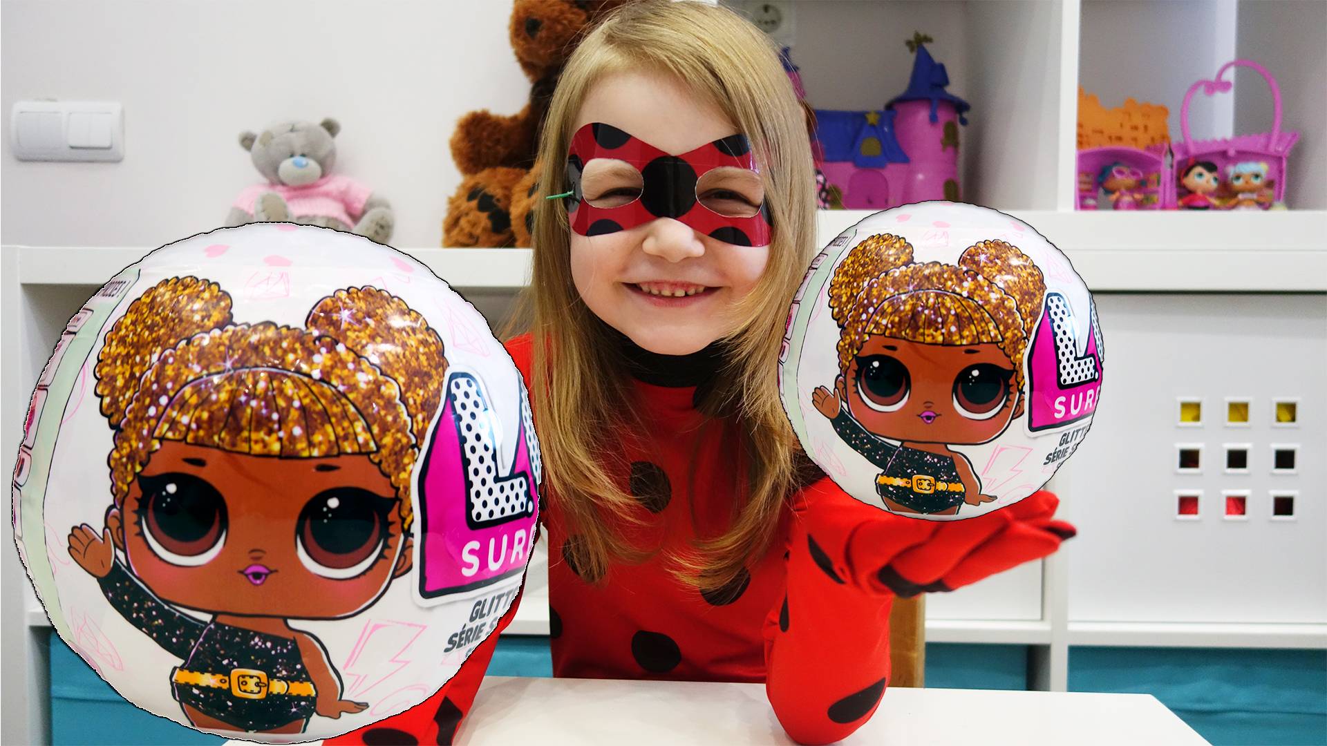 Леди Баг распаковывает блестящий оригинальный шар ЛОЛ ✨🎁 | Эксклюзивная распаковка | Mimi play