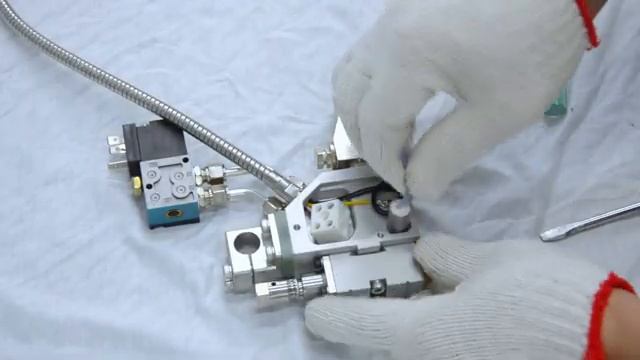 Замена нагревательного элемента в клеевой голове горячего клея KQ