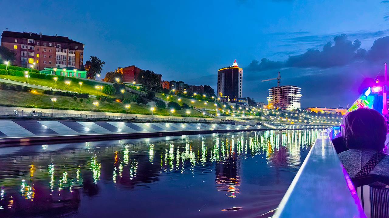 Walking in Tyumen. Вечерняя прогулка на теплоходе по реке Туре |4K| (June 13, 2025)