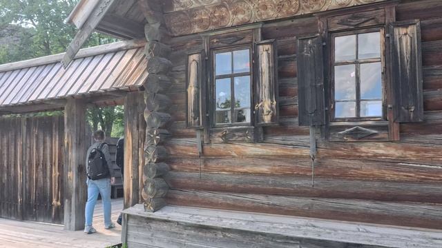 Суздаль. В Музее деревянного зодчества.
VID_20250621_154151_021