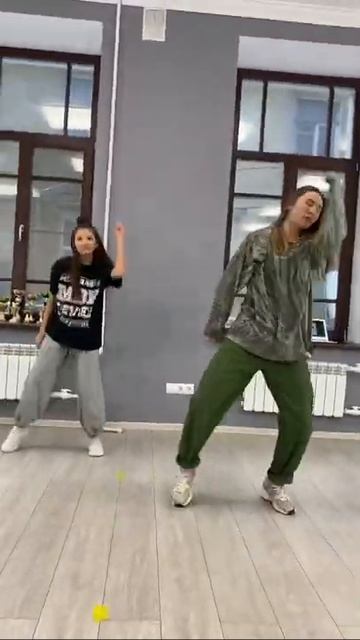 Несложное хип-хоп движение