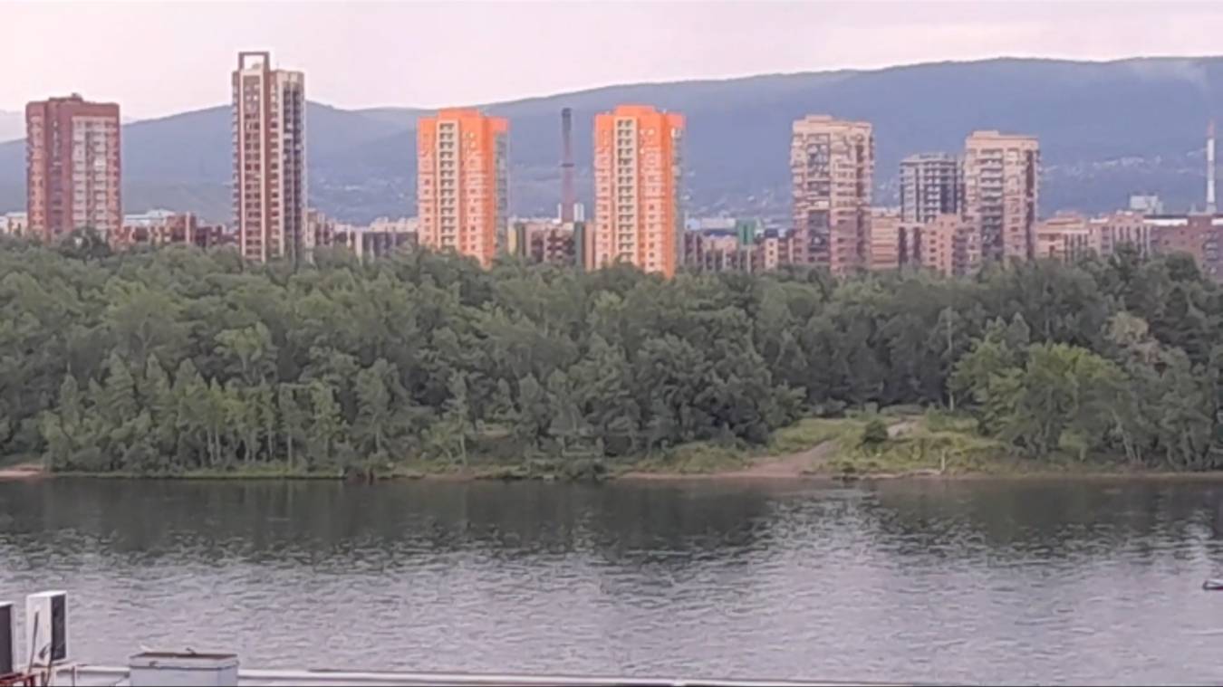 20250702_072853_001 На лодочке по Енисею.  Увы, не я