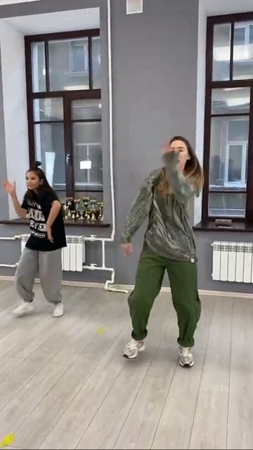 Как танцевать хип-хоп. Пример