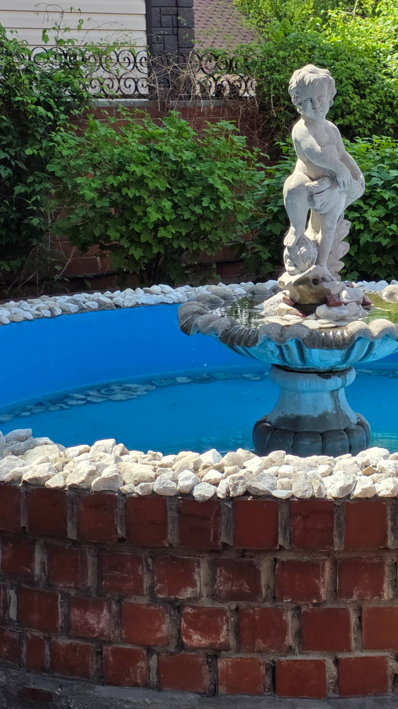 Волшебный уголок на приусадебном участке #фонтан #ландшафтныйдизайн #декоративныйпруд #фонтаннадаче