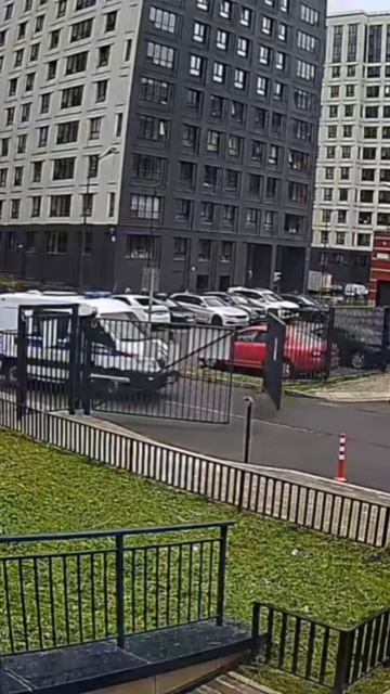 Погоня в жилом комплексе.