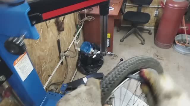 Шиномонтаж и ремонт прокола велосипеда