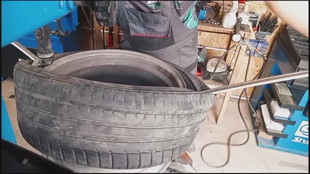 Шиномонтаж низкопрофильных шин на составные разноширокие диски обратным хватом