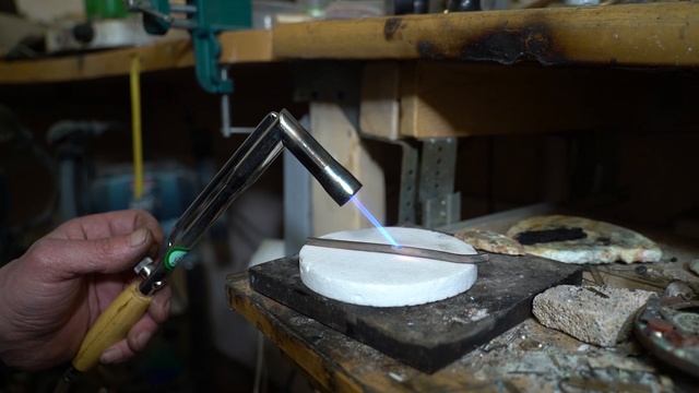 Узоры веков: ювелирные традиции и их современность
Ювелирная мастерская