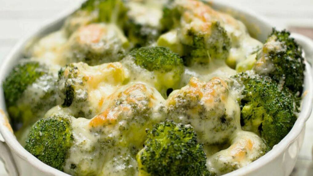 Жульен с брокколи и цветной капустой.