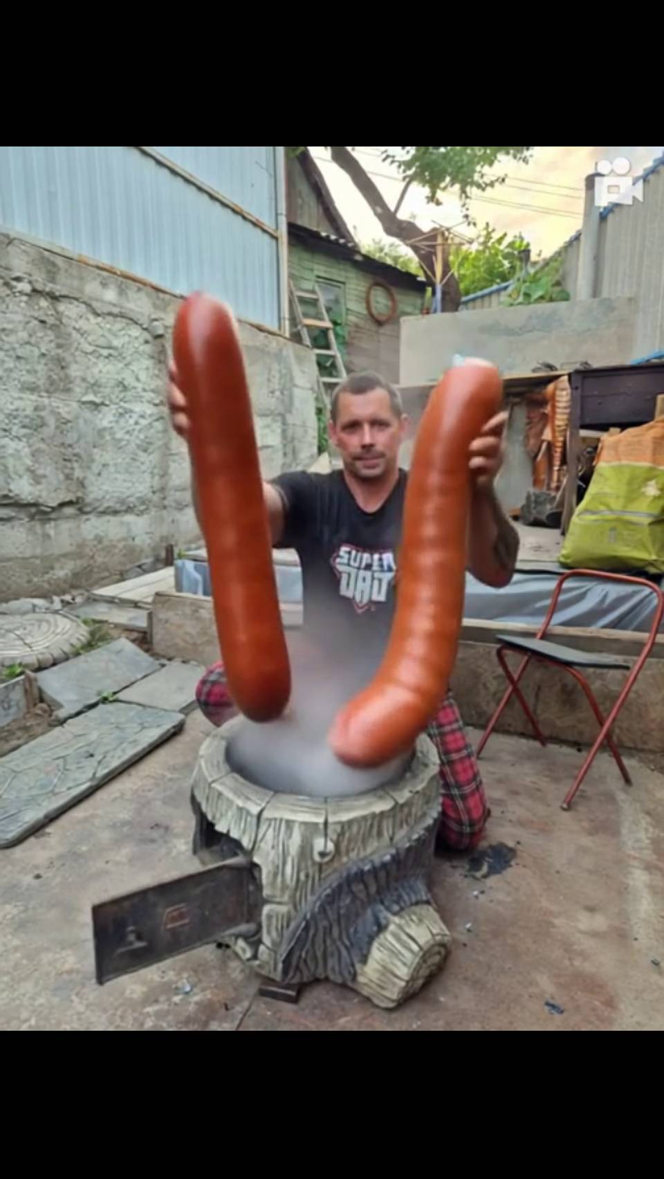 мангал в виде пня из арт бетона. сосиска на костре Макс г Ростов на Дону  #творчество