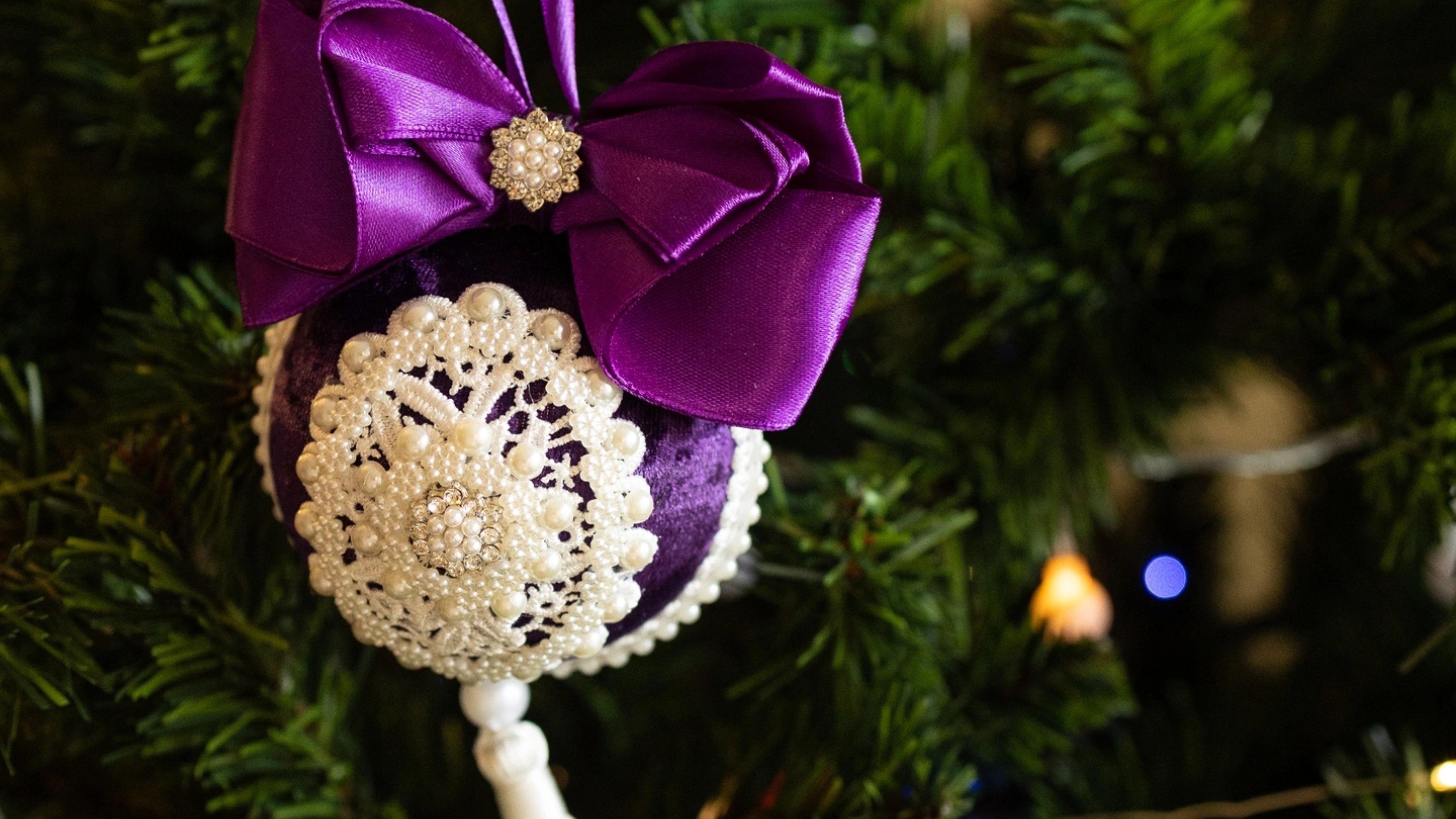 Создание новогодних украшений ( елочных шаров)