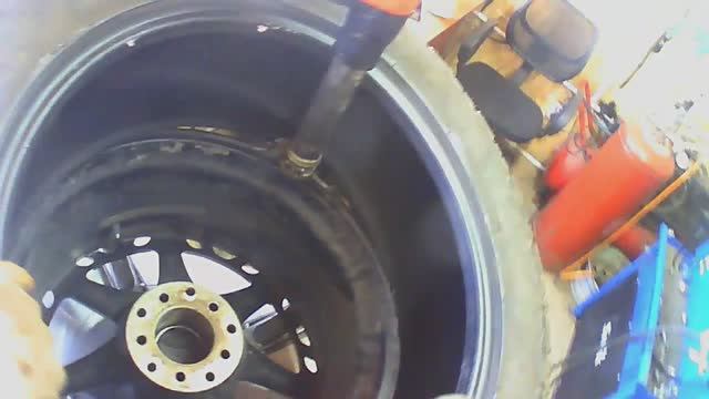 Шиномонтаж и замена датчика на диске с обратным захватом