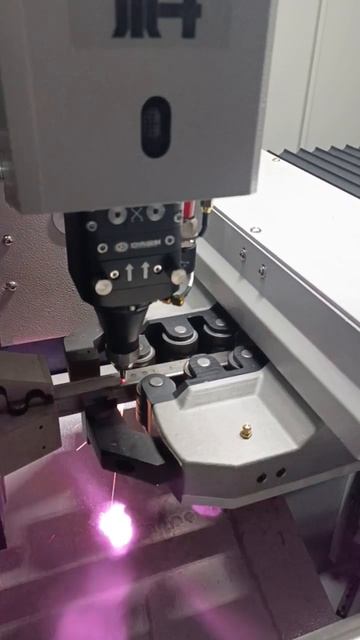 Резка труб на высокоскоростном лазерном труборезе LPC80-A5-AF6000/3000 Raycus