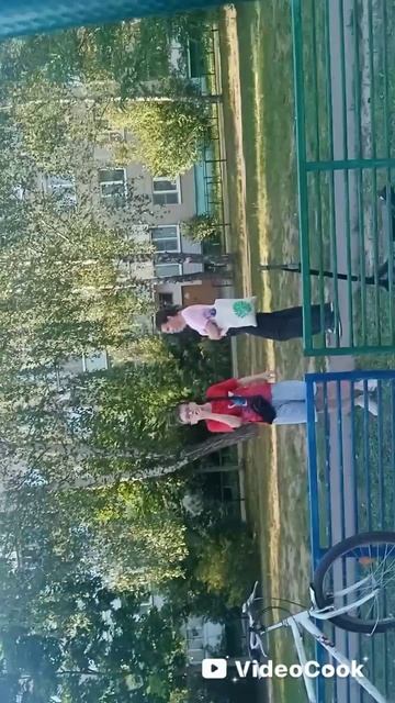 Я упал с качелий🤕🤕🤕