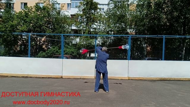 Разминка с лопатой-полумесяцем на спортплощадке (12)