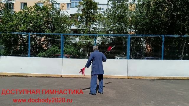 Разминка с лопатой-полумесяцем на спортплощадке (9)