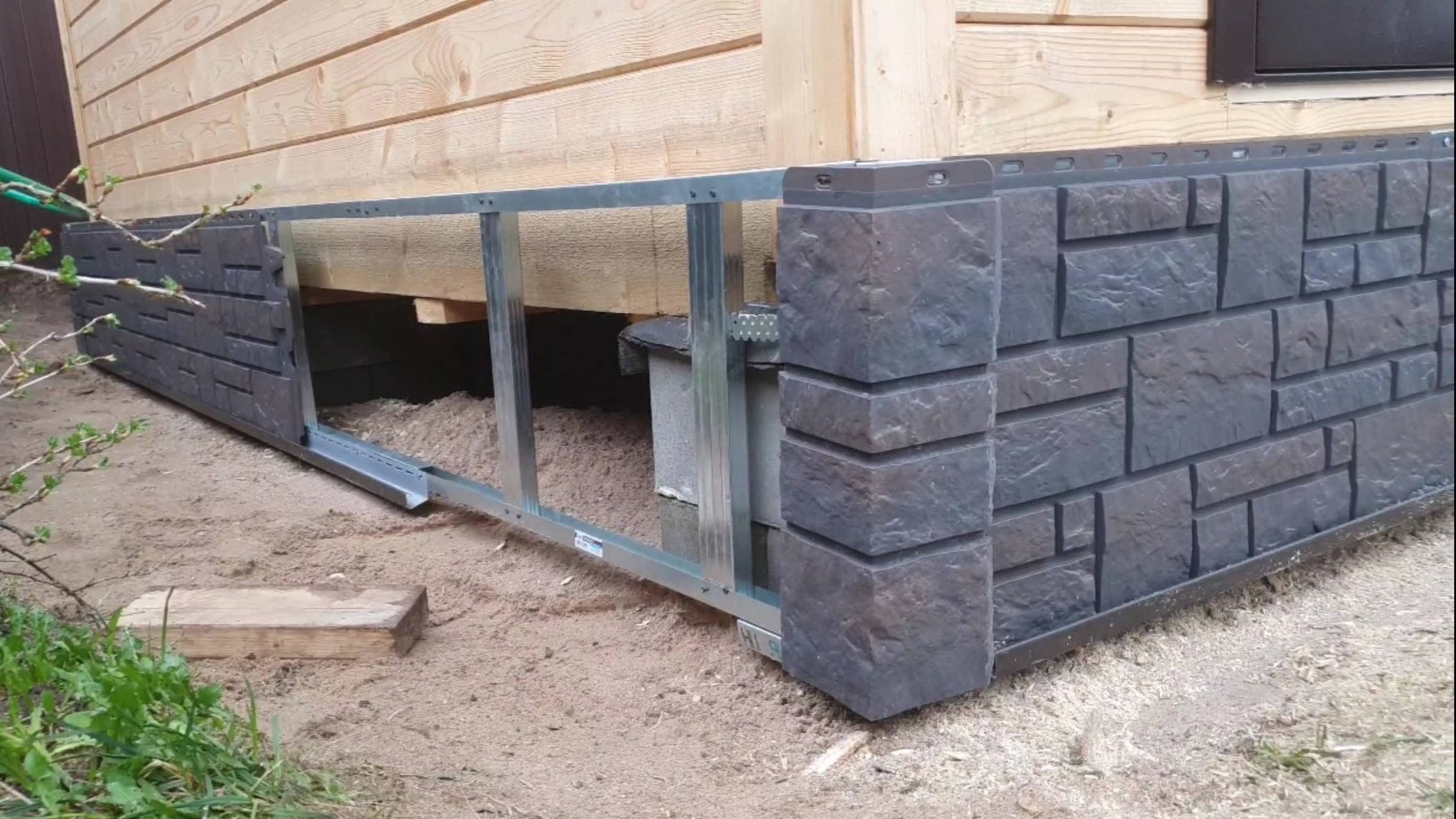 Заказ-Дом фасадные работы: монтаж фасадных панелей ПВХ Docke для наружной отделки цоколя фундамента