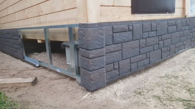 Заказ-Дом фасадные работы: монтаж фасадных панелей ПВХ Docke для наружной отделки цоколя фундамента