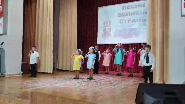 "Если рядом друг", Исполняет: вокальный кружок "Семицветики", 7 лет