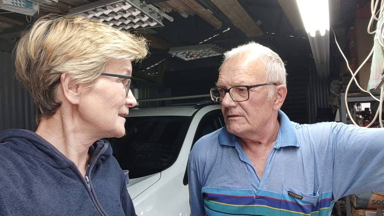 Огурцы не зреют, виноград падает, навес ржавеет, мы бездельничаем. Простая жизнь в деревне. Июль-25