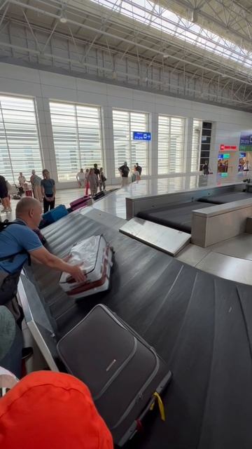 Багажная карусель в аэропорту - как работает.