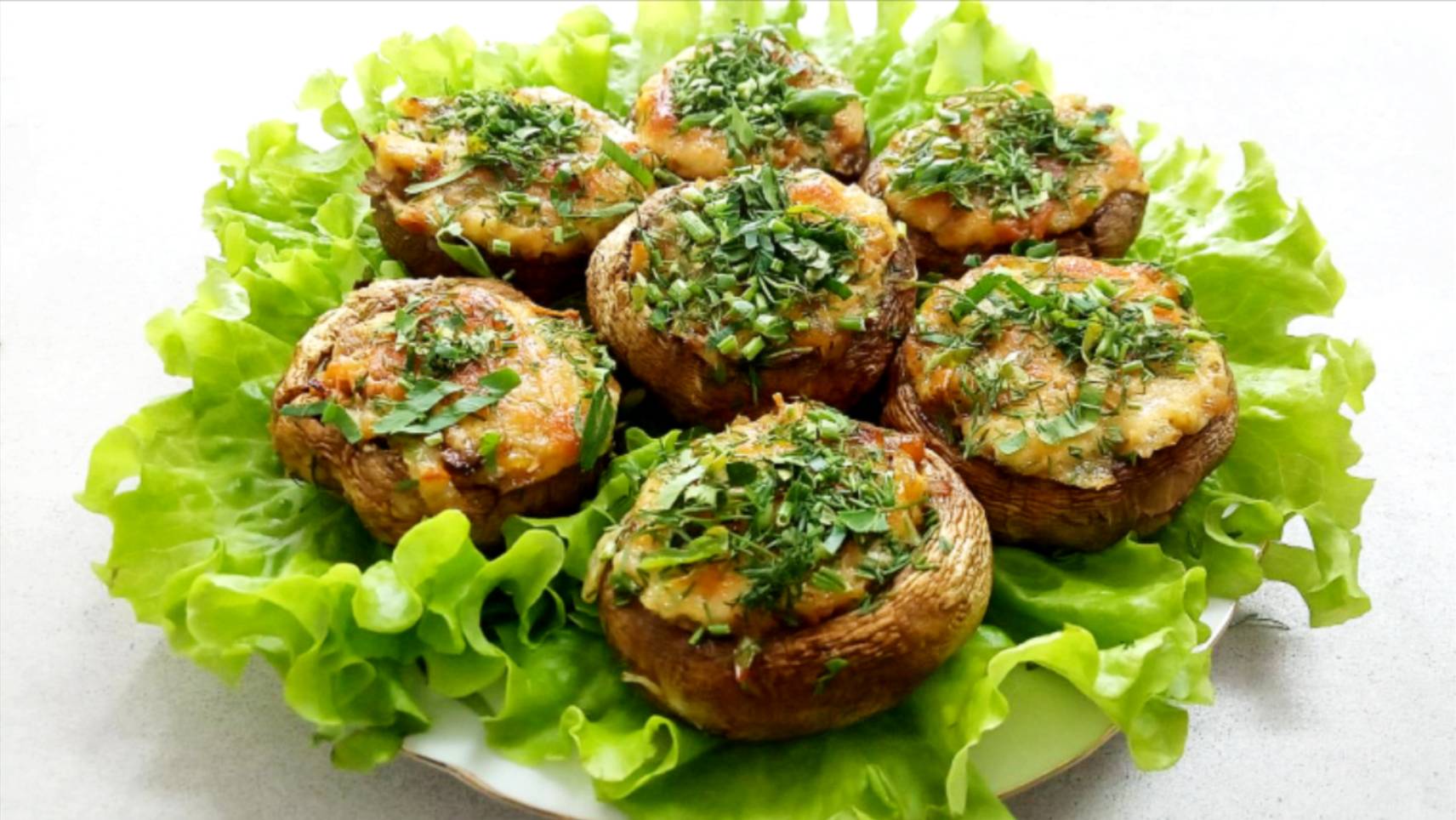 Фаршированные ШАМПИНЬОНЫ, запеченные в духовке, с СЫРОМ! Отличная ЗАКУСКА на праздничный стол!