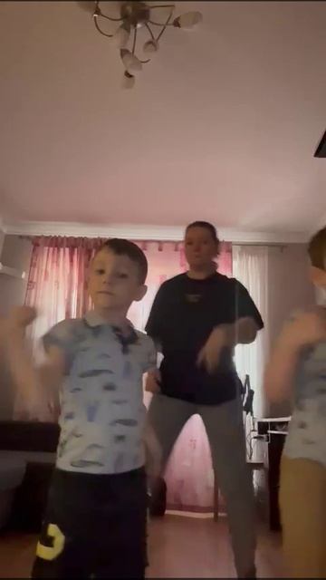 Неделя здоровья. Флешмоб. Вараксина Ксения Борисовна и ее мужчины