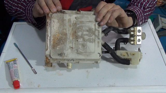 Протечки в стиральных машинках. Виды  и способы ремонта. Курс видео № 9