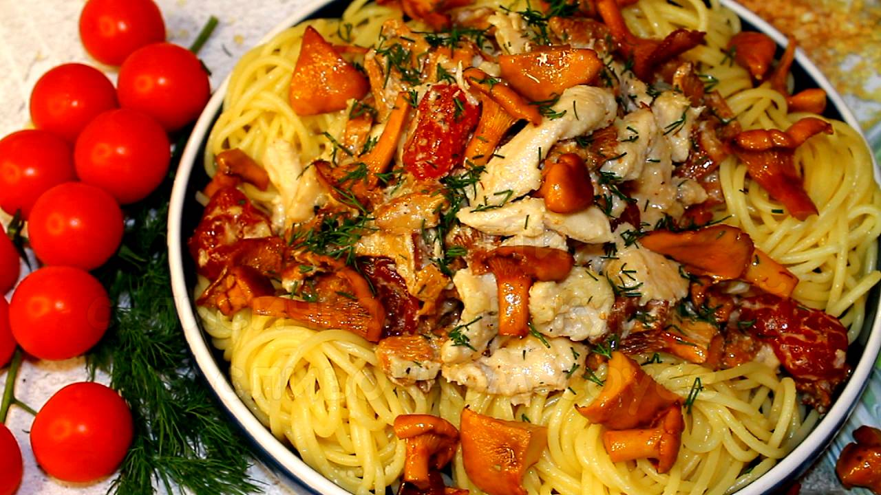 📌 Спагетти с лисичками и курицей в сливочном соусе