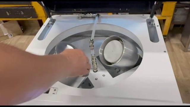 Смешивание в Соло ВКС М: смолы ЭД-20, ЭД-16, ДБФ, двуокись титана, гидроксид алюминия, электрокорунд