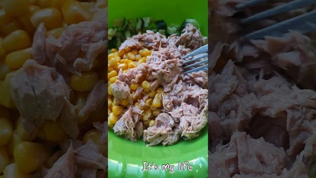 Лёгкий и вкусный салат с тунцом