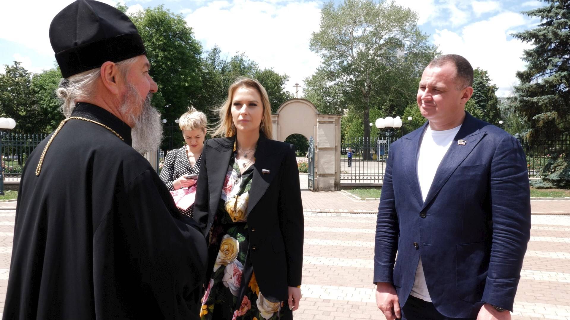 Яна Лантратова посетила Свято-Георгиевский собор в Макеевке