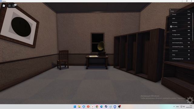 брожу по коридорам в игре waiting room (HQ)