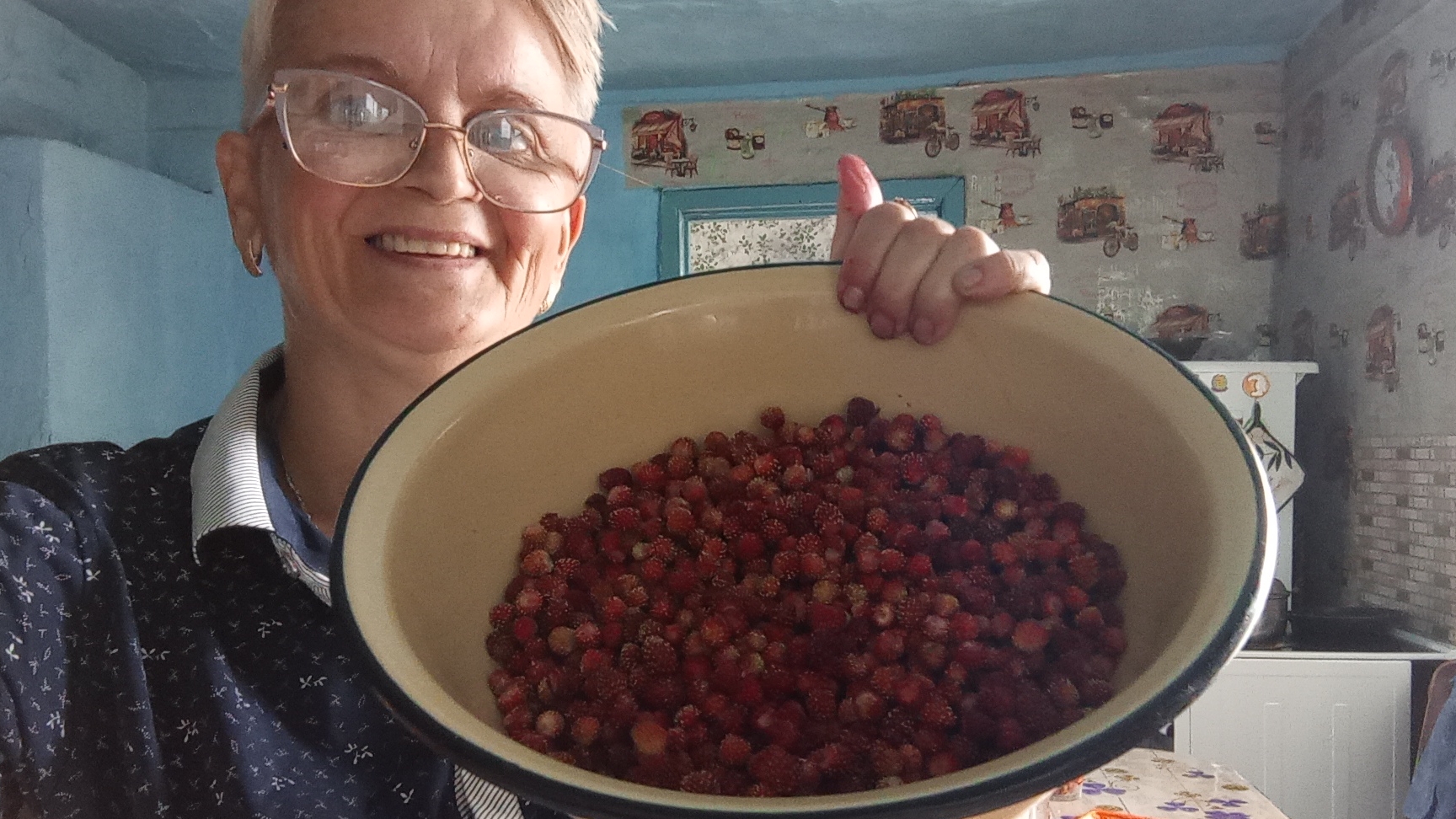 Сельские будни. Сезон сбора земляники