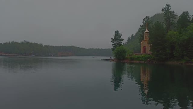 Тёплое озеро. Храм.