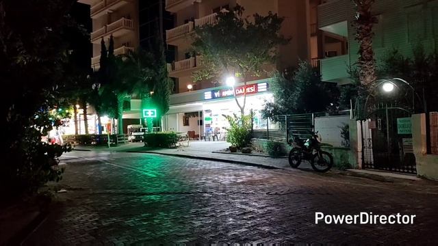 Ночь улица фонарь аптека.