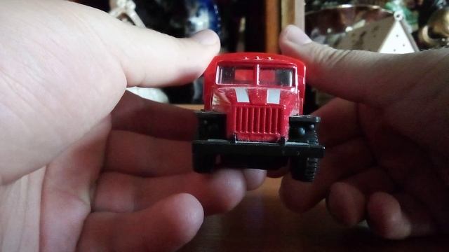 Классная моделька Урал 5557 пожарная служба фирмы технопарк с пропавшими колесами.Обзор про машинки.