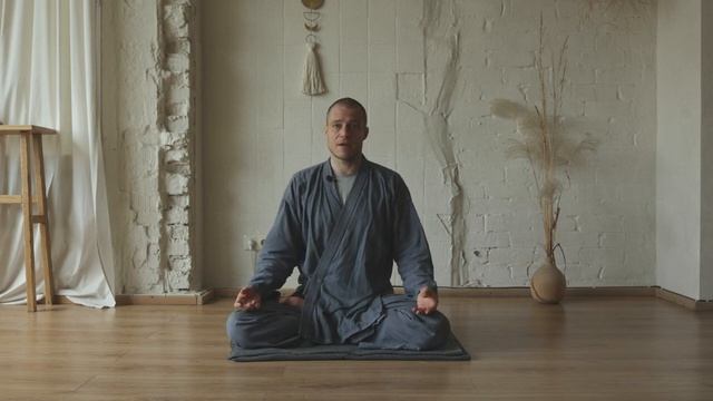 Во время медитации нужно сидеть в позе лотоса